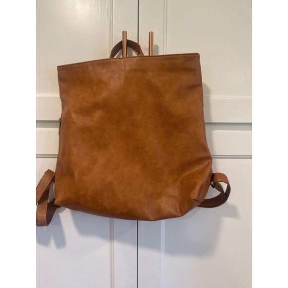 thirty-one | Bags | Thirty One Tan Faux Leather Convertible Backpack ...